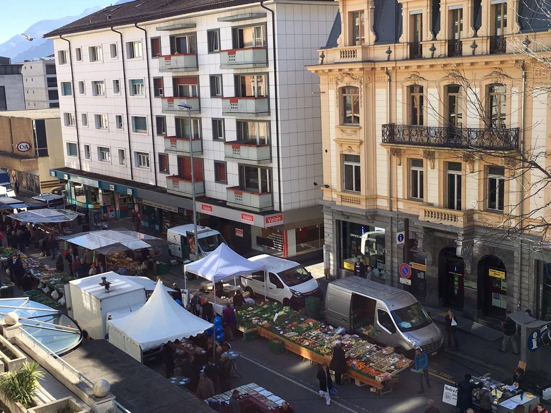 Marché Hebdomadaire du jeudi matin [English] - Martigny Tourisme ...