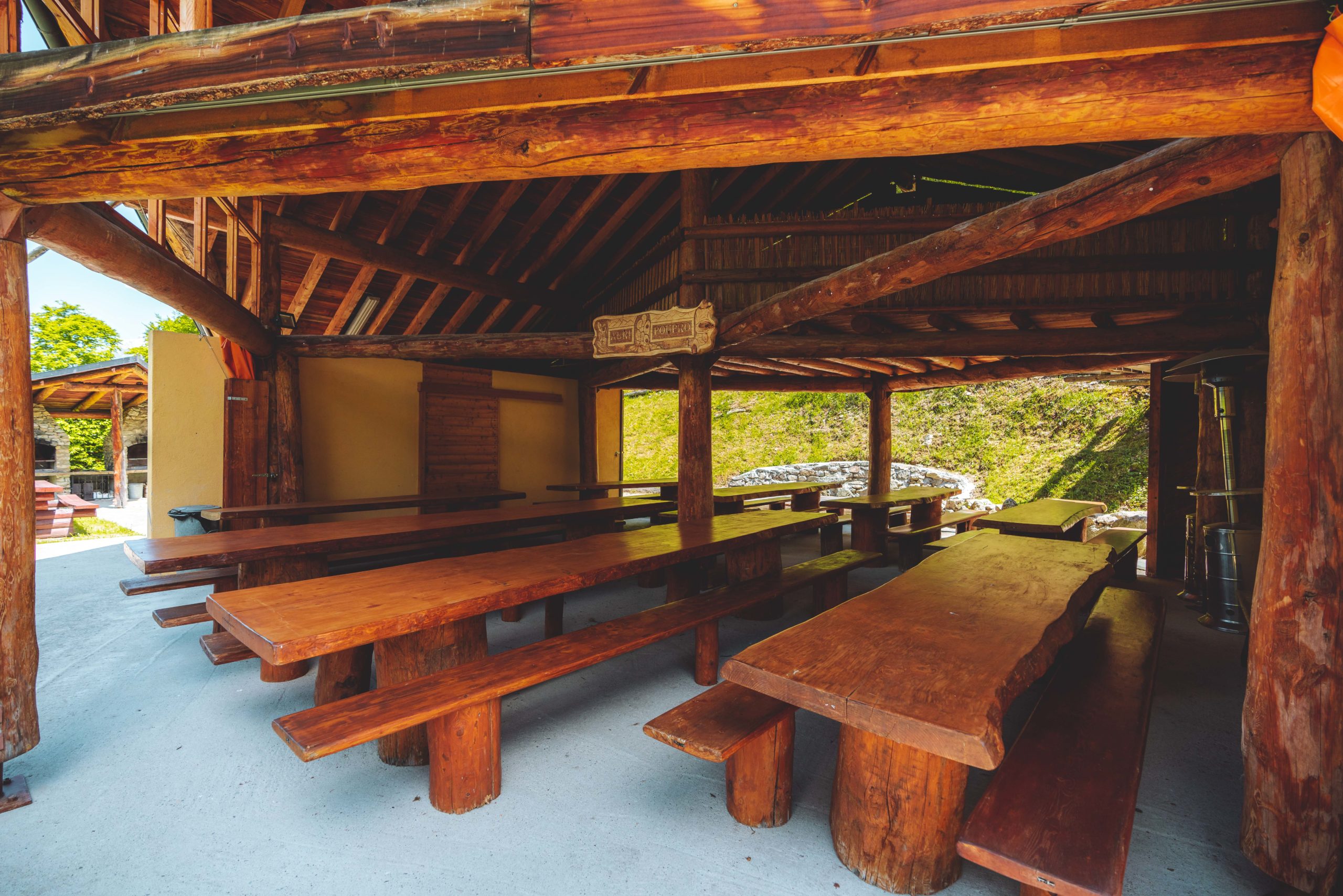 Couvert du Poupro / Bovernier - offene Partyhalle - Martigny Tourismus ...