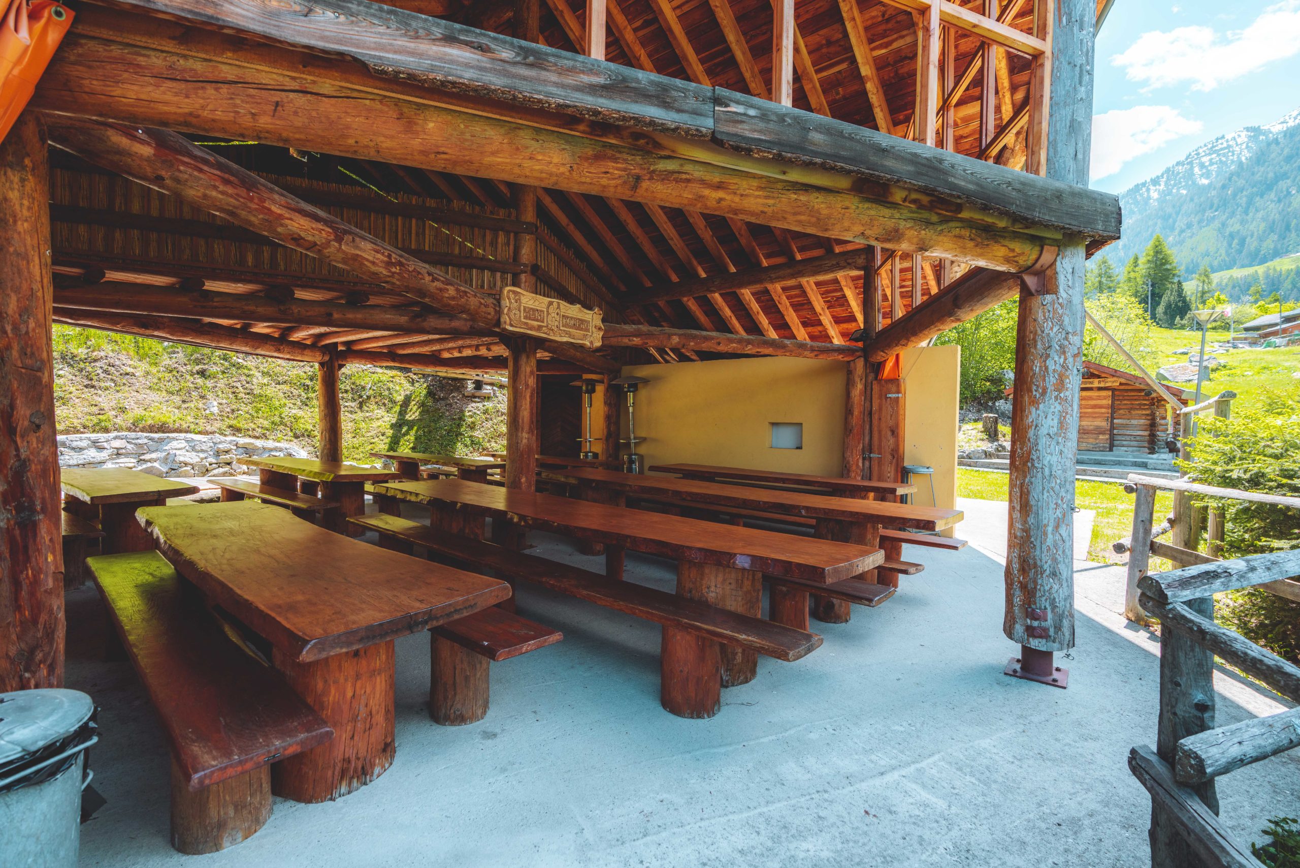 Couvert du Poupro / Bovernier - offene Partyhalle - Martigny Tourismus ...